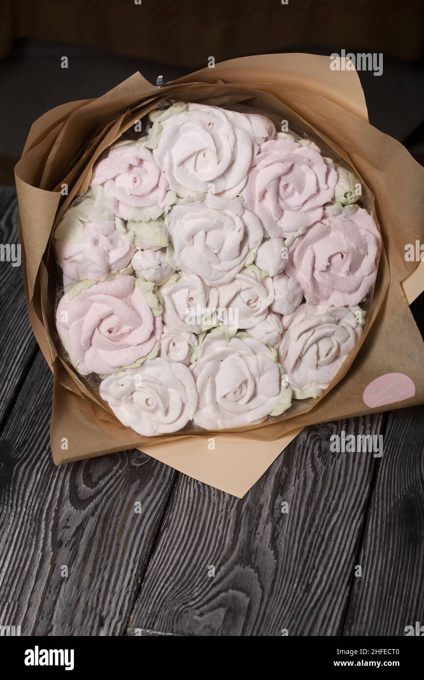 Bouquet in craft paper. Marshmallow bouquet. Roses from marshmallows ...