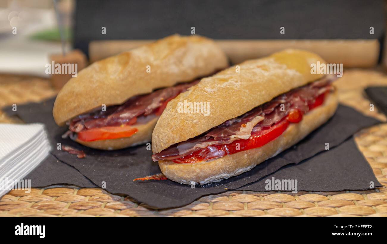 Iberian ham and tomato gourmet snack Stock Photo - Alamy
