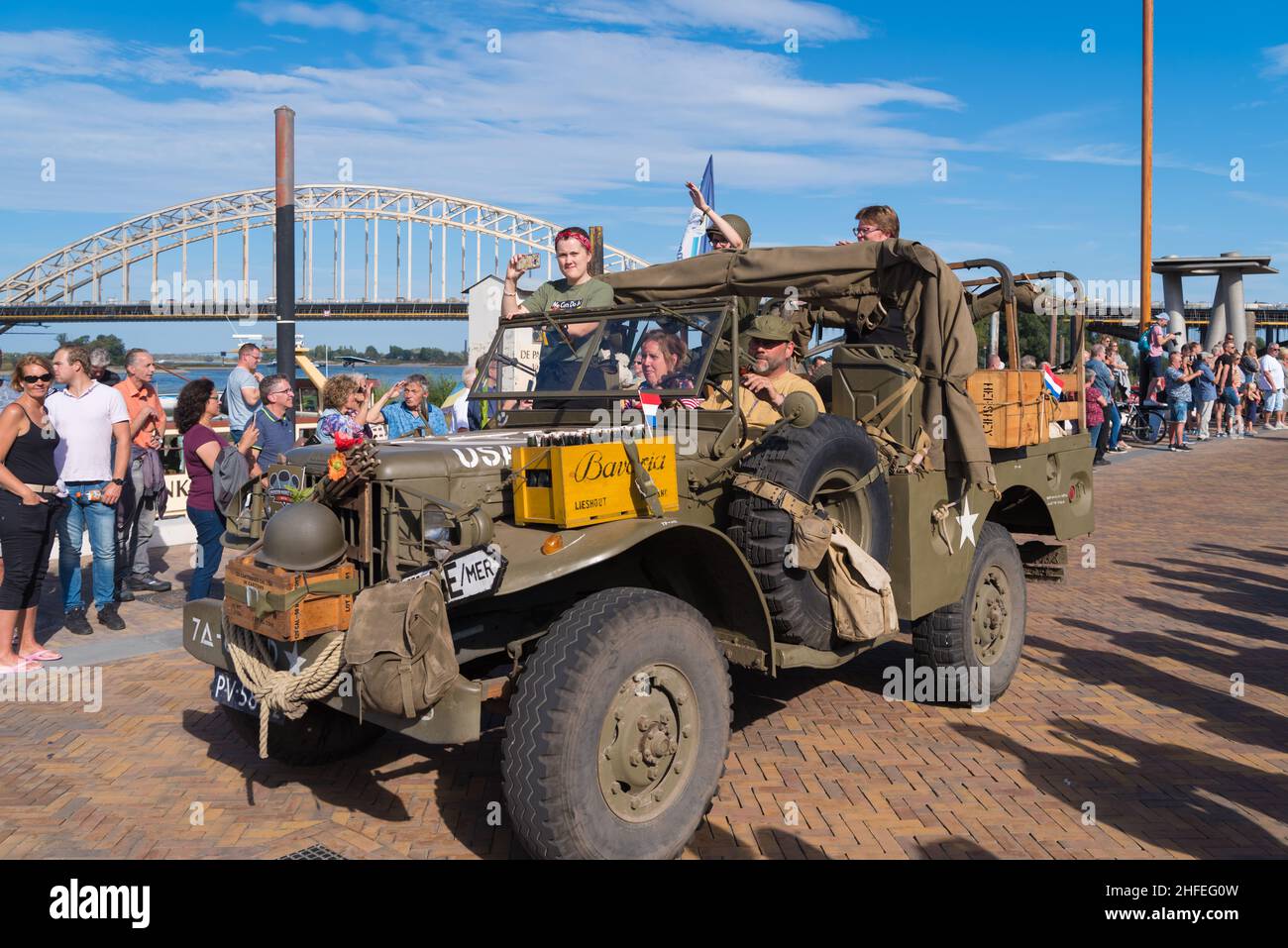 Parade ww2 vehicles hi-res stock photography and images - Alamy