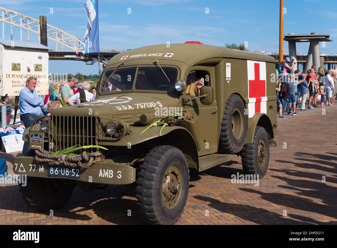 Parade ww2 vehicles hi-res stock photography and images - Alamy