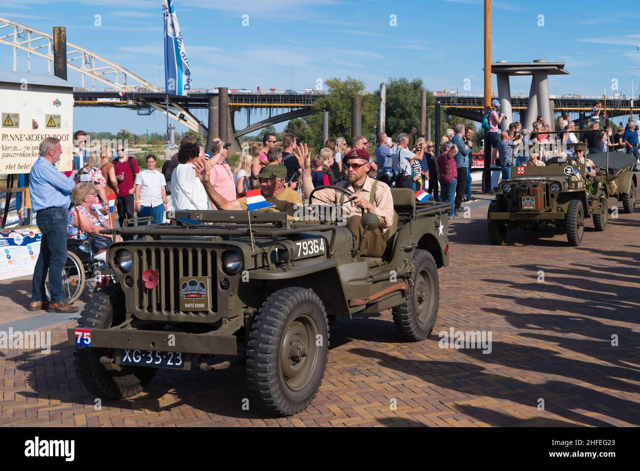 Parade ww2 vehicles hi-res stock photography and images - Alamy