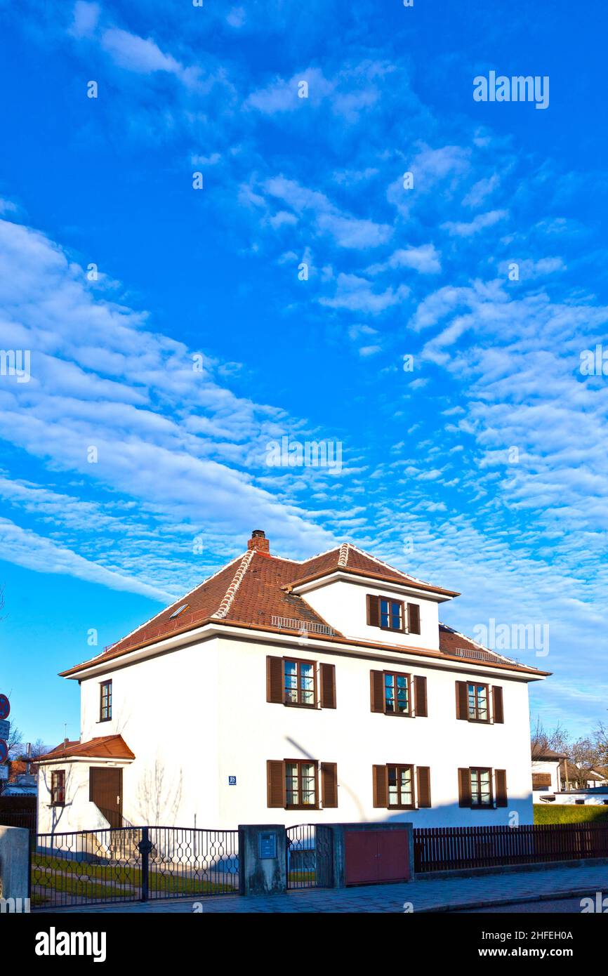generic family home in suburban area with blue sky Stock Photo - Alamy