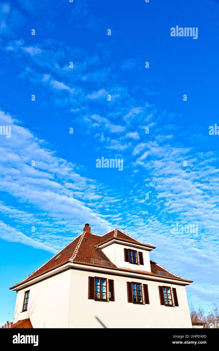generic family home in suburban area with blue sky Stock Photo - Alamy
