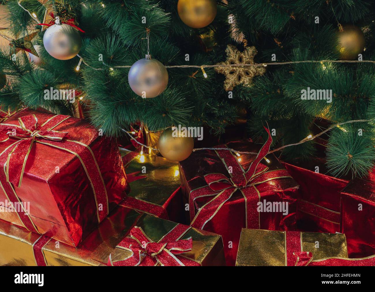 Decoration under tree hi-res stock photography and images - Alamy