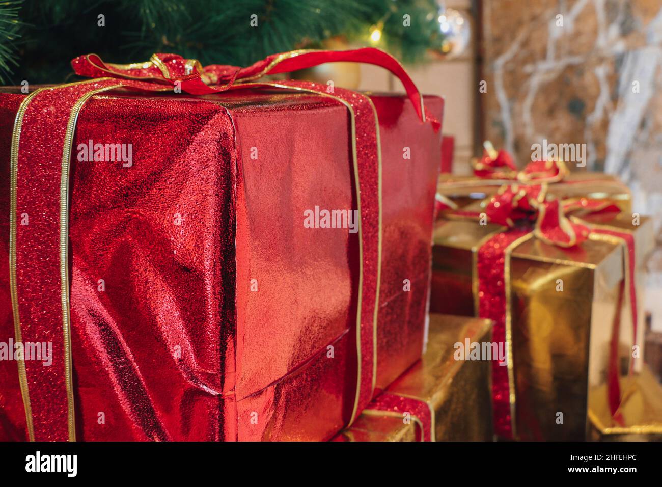 Gift wrapped parcel gold wrapping hi-res stock photography and images ...