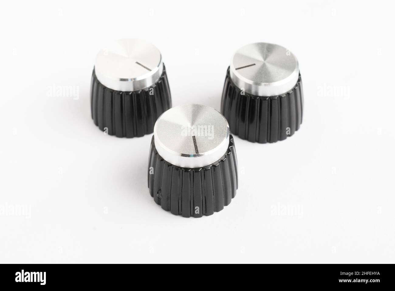 three vintage knobs Sewing & Fiber Closures & Fasteners etna.com.pe