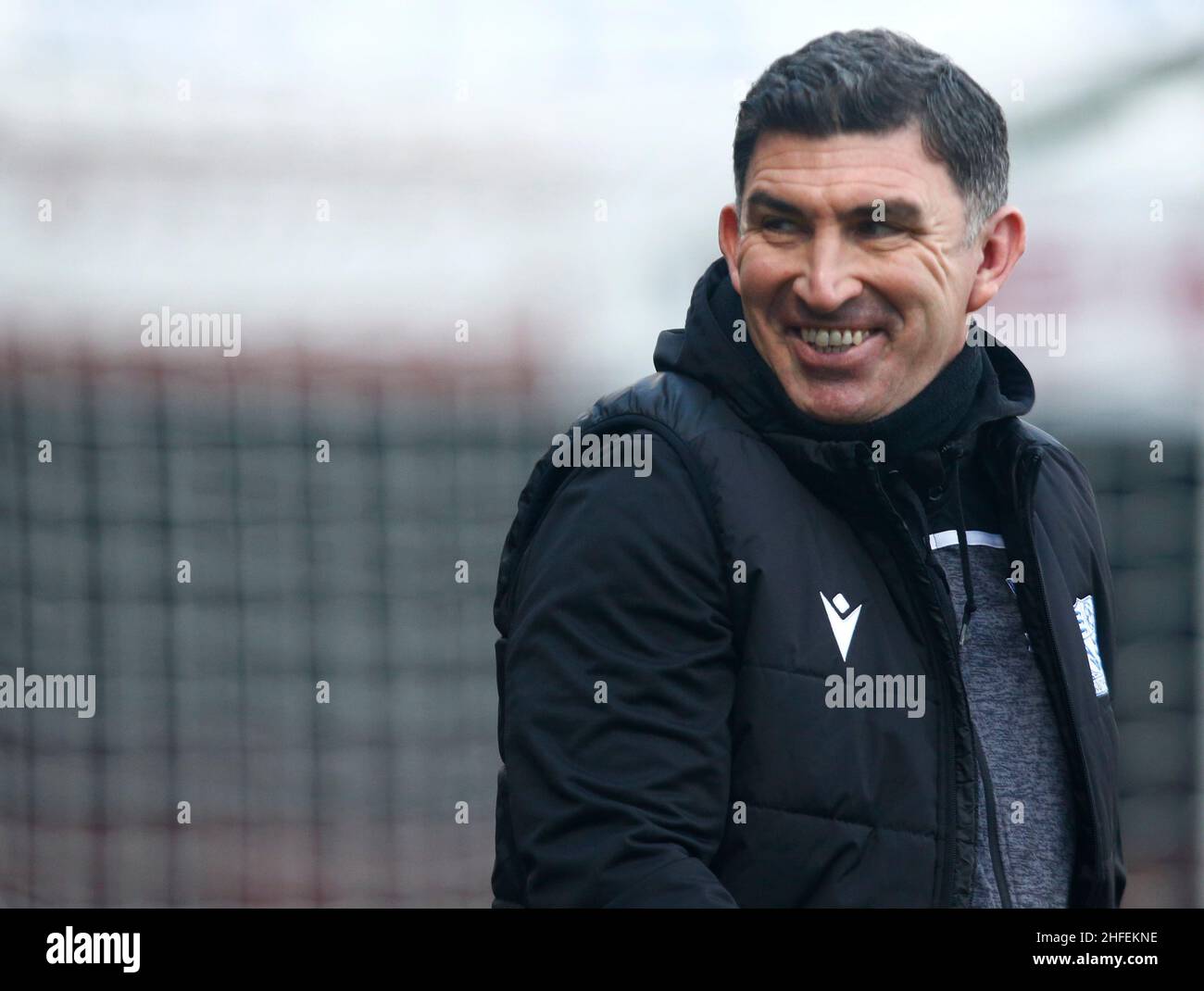 DAGENHAM, ENGLAND - JANUARY 15: Kevin Maher manager of Southend United ...