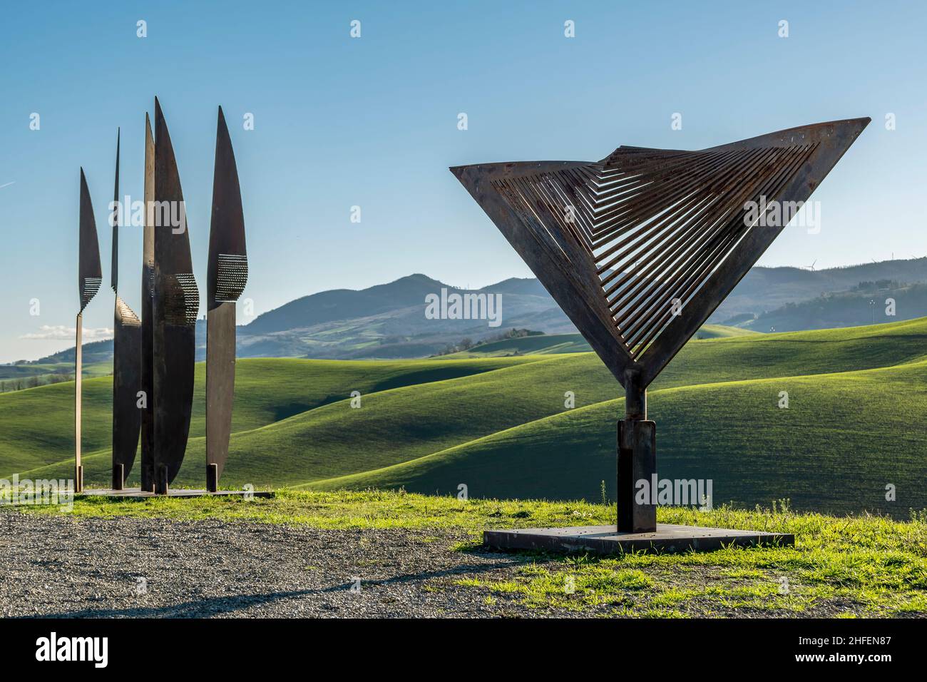 Simon Benetton's modern sculptures exhibited in the countryside of ...