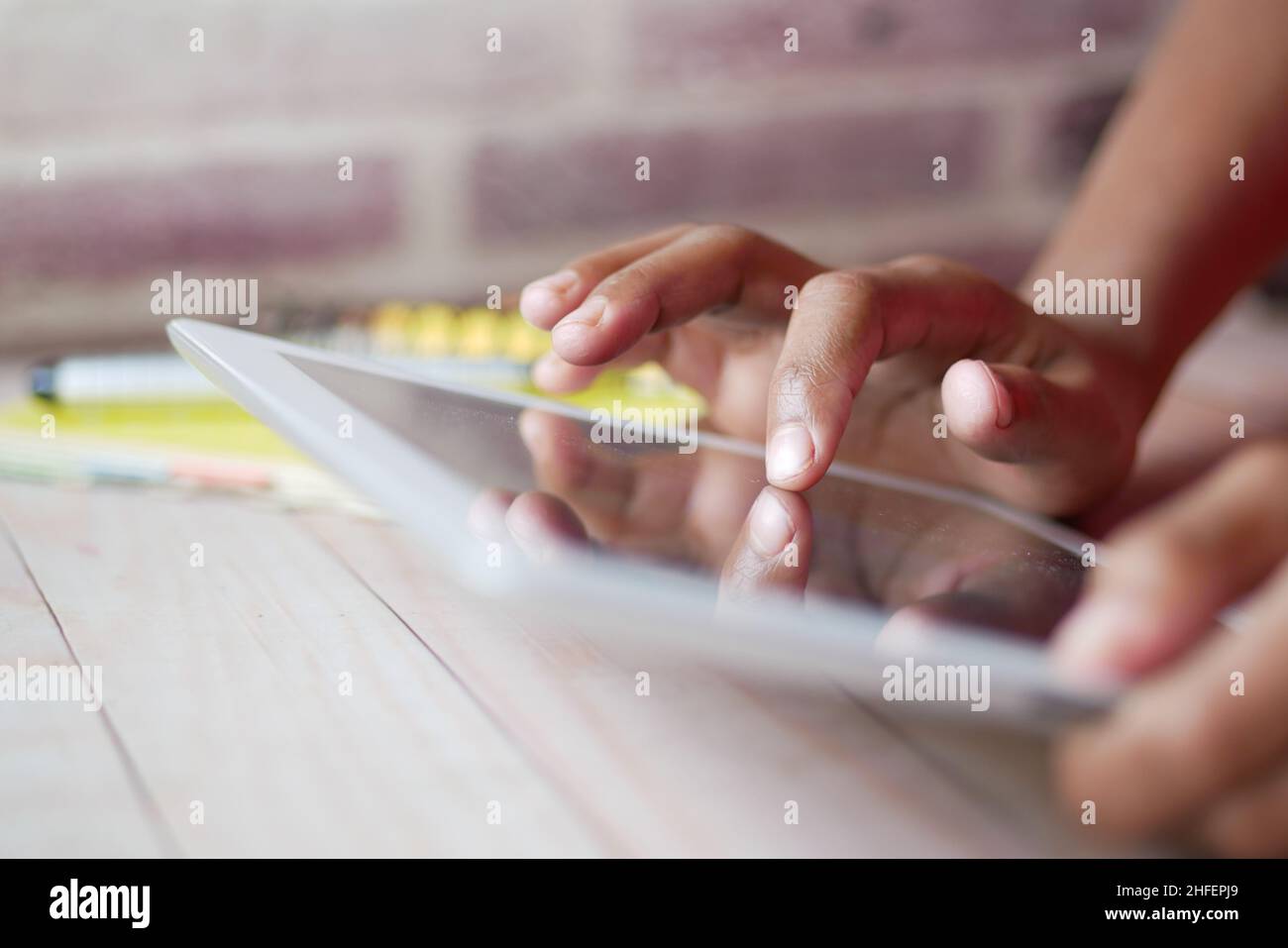 Child hand tablet screen hi-res stock photography and images - Alamy