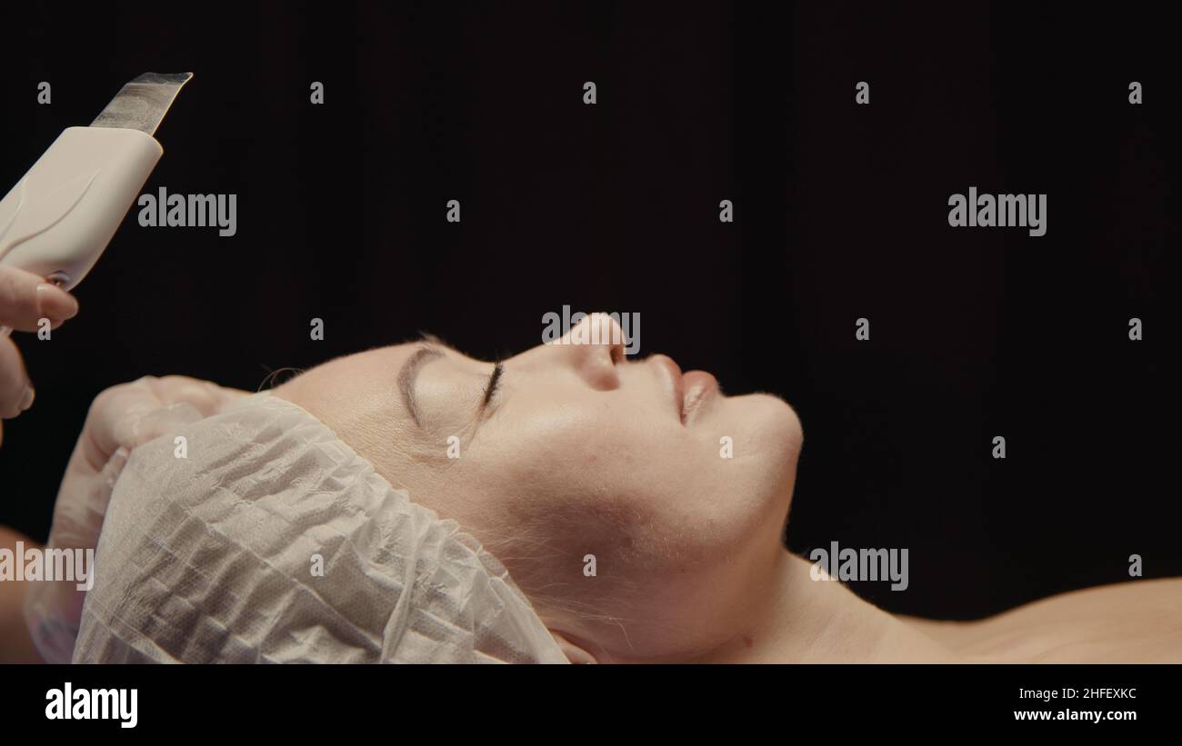 Woman cleansing facial in spa salon. Water oxygen face h2o2 small ...