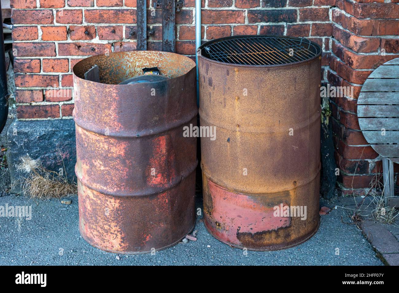 Rusty old oil drums or barrels Stock Photo - Alamy