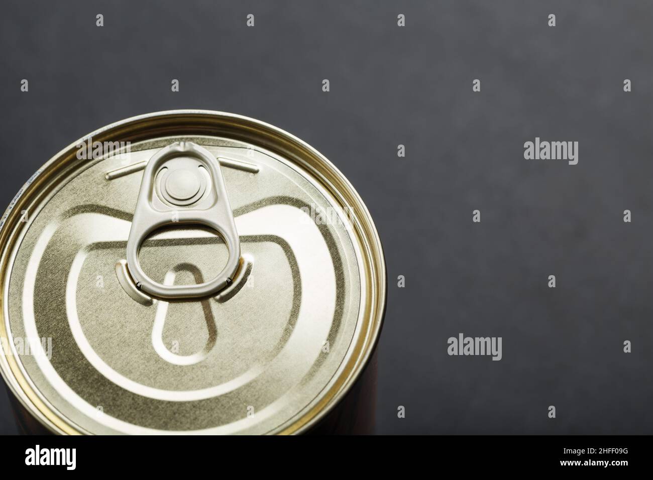 Silver soda can from top hi-res stock photography and images - Alamy