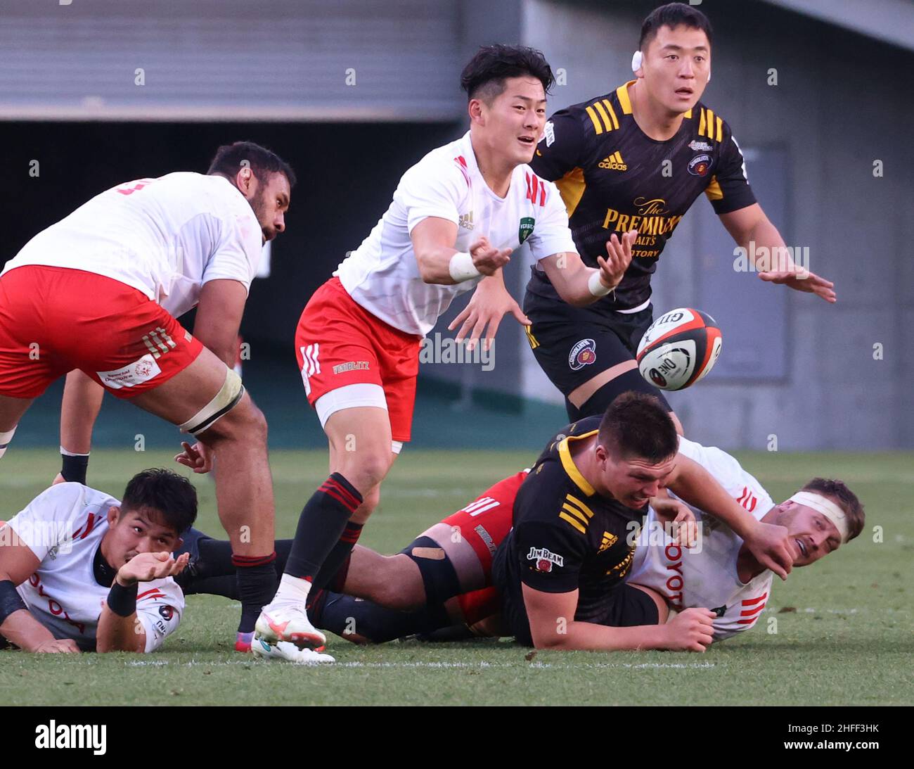 Tokyo, Japan. 16th Jan, 2022. Toyota Verblitz scrum half Kenta Fukuda ...
