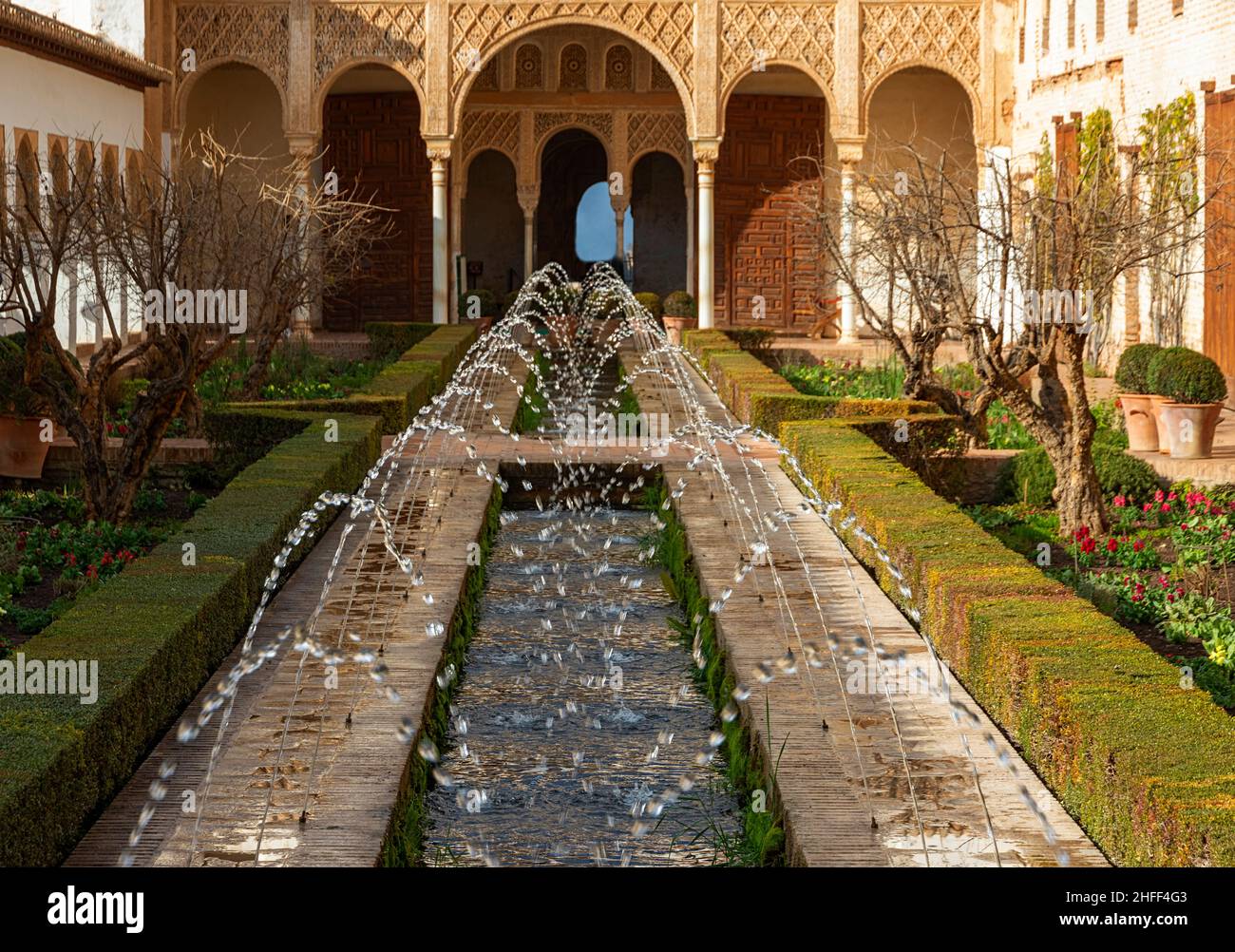 ALHAMBRA PALACE GRANADA ANDALUCIA SPAIN GENERALIFE WATER DROPS AND ...