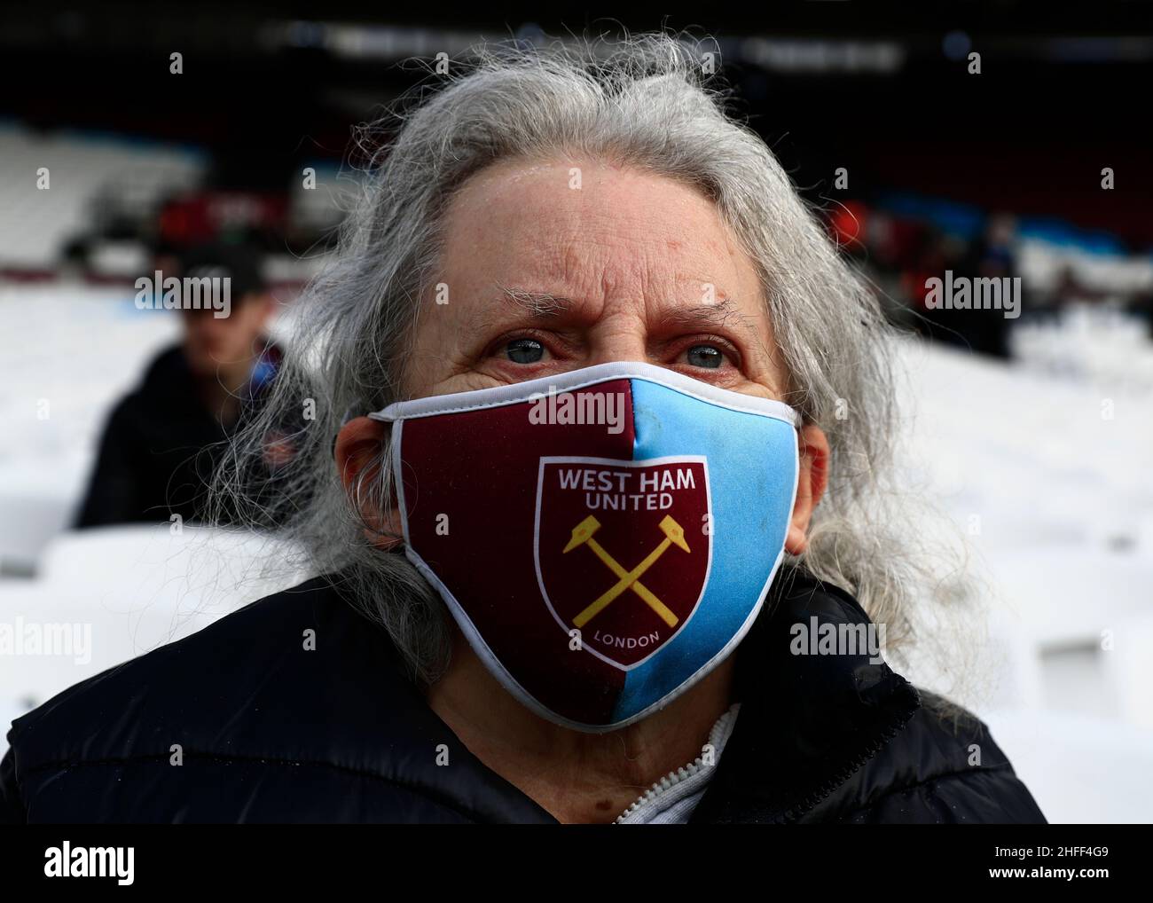 Premier league fan mask leeds hi-res stock photography and images - Alamy