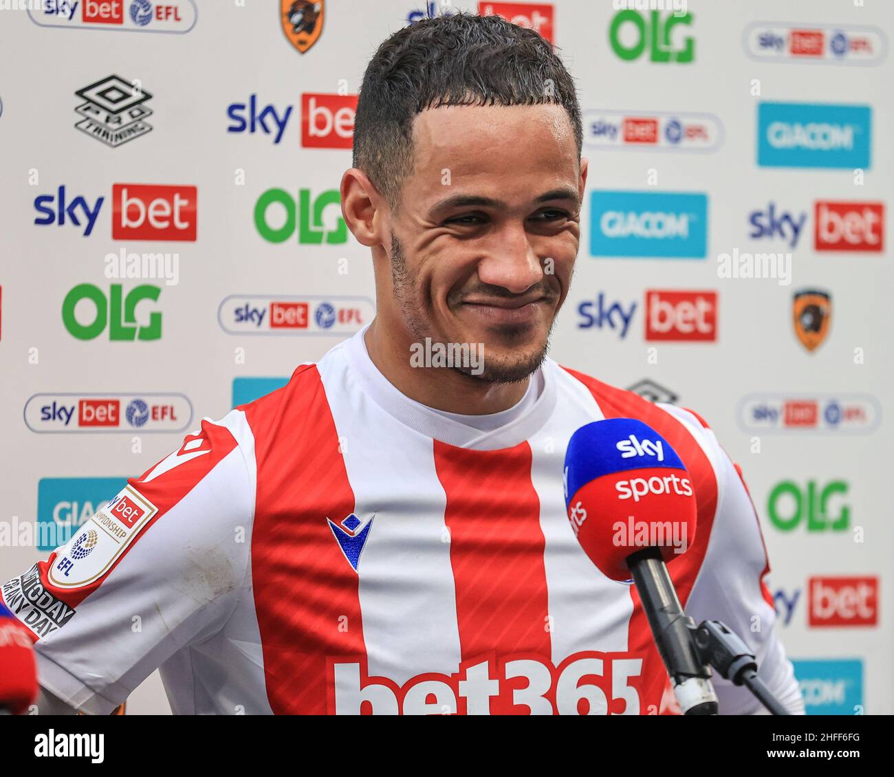 Thomas Ince #23 of Stoke City speaks to Sky Sports Stock Photo - Alamy