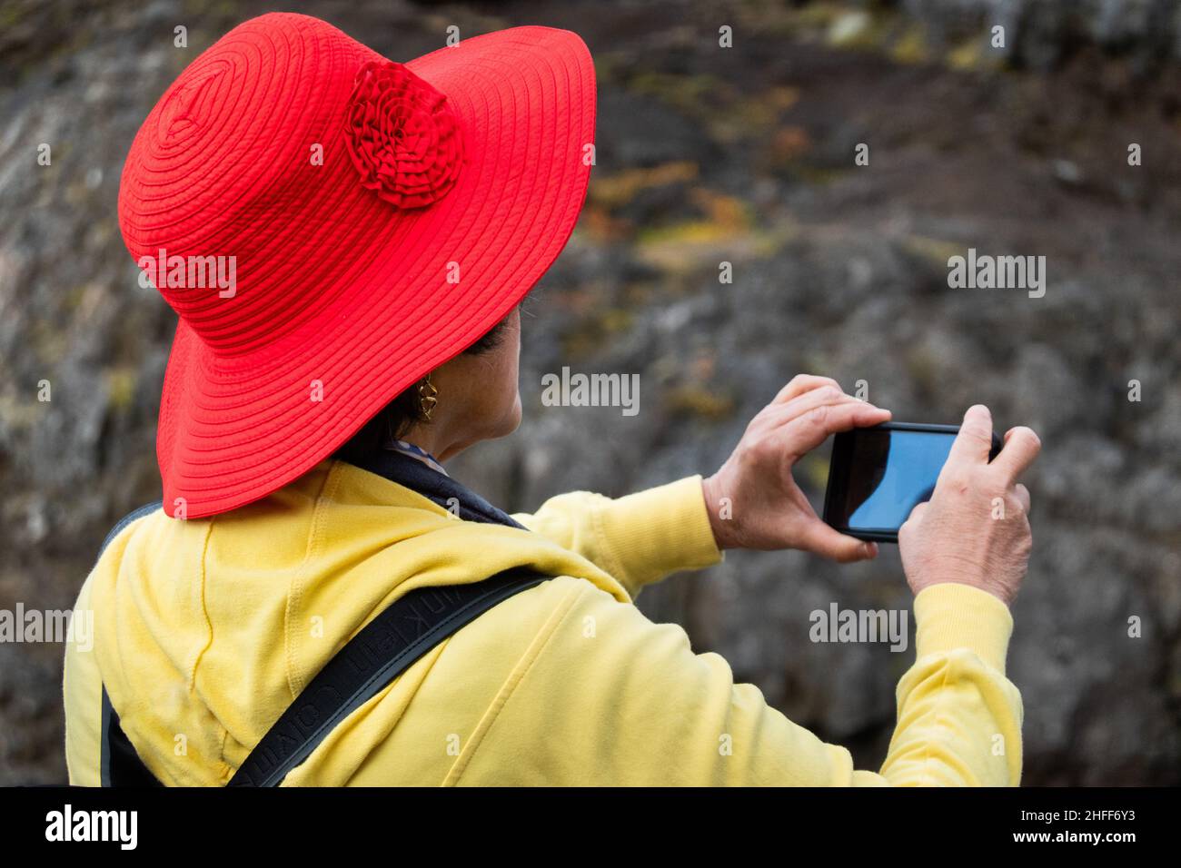 Female tourist in red hat taking photograph Stock Photo - Alamy