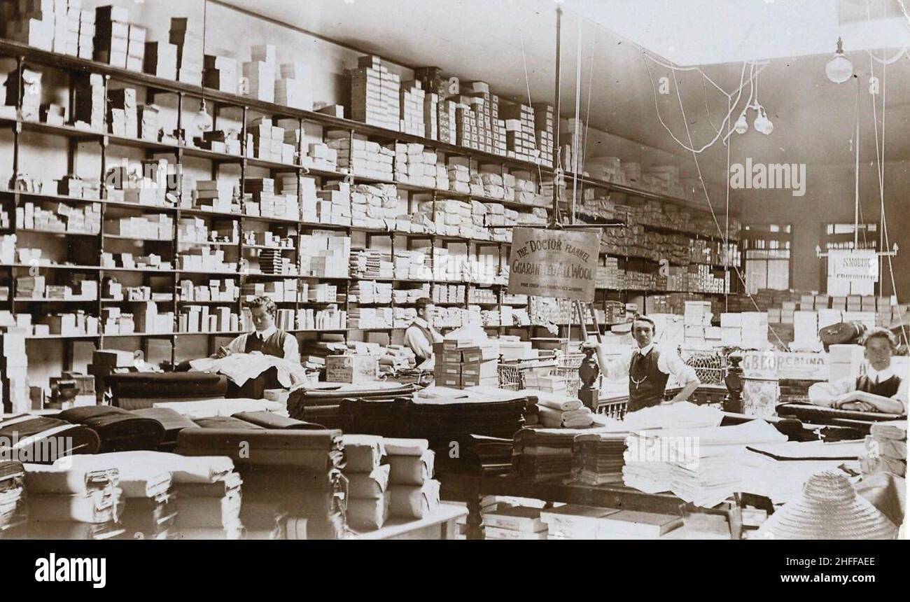 Drapers shop hi-res stock photography and images - Alamy