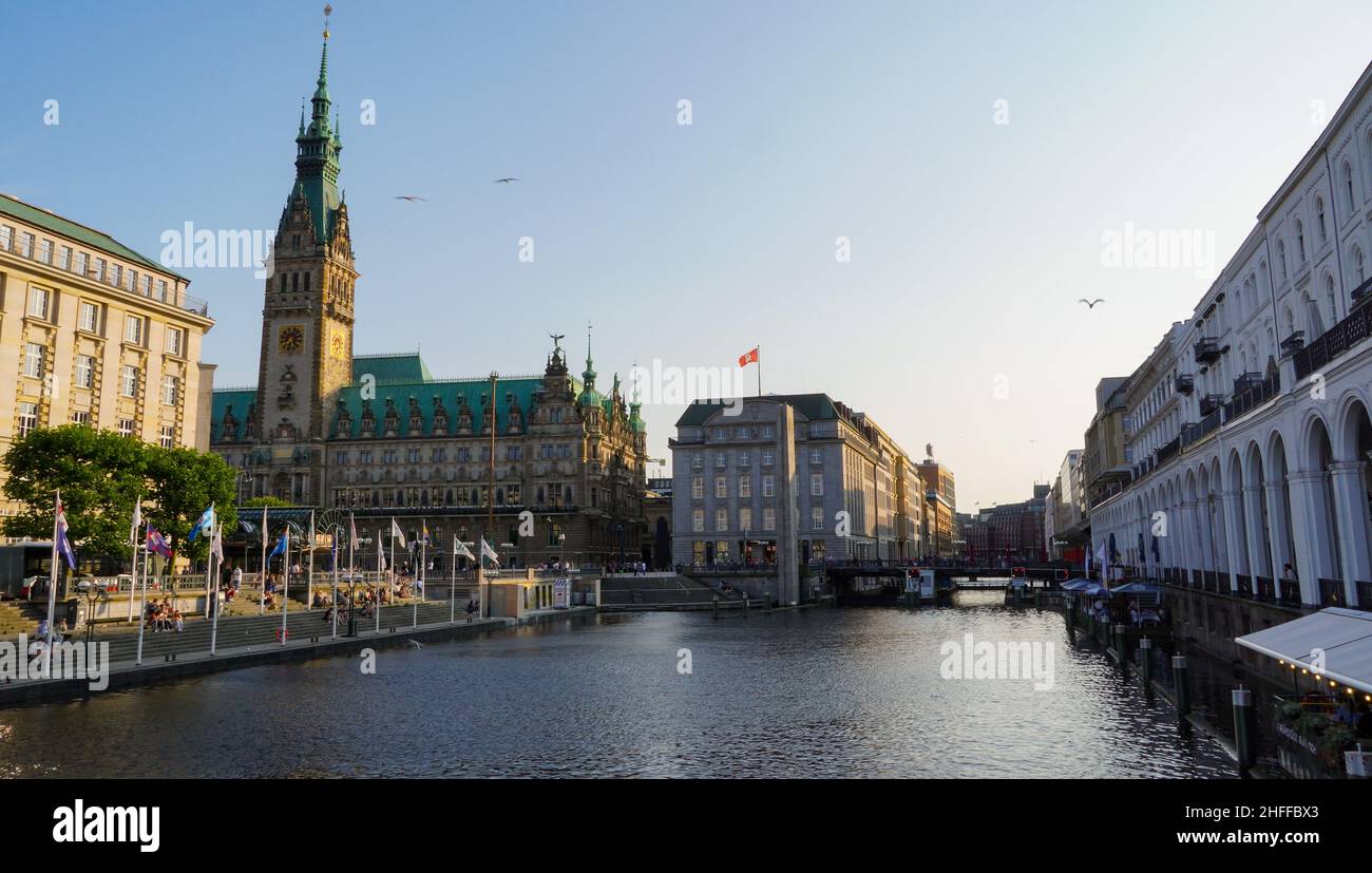 Hamburg city center binnenalster hi-res stock photography and images ...