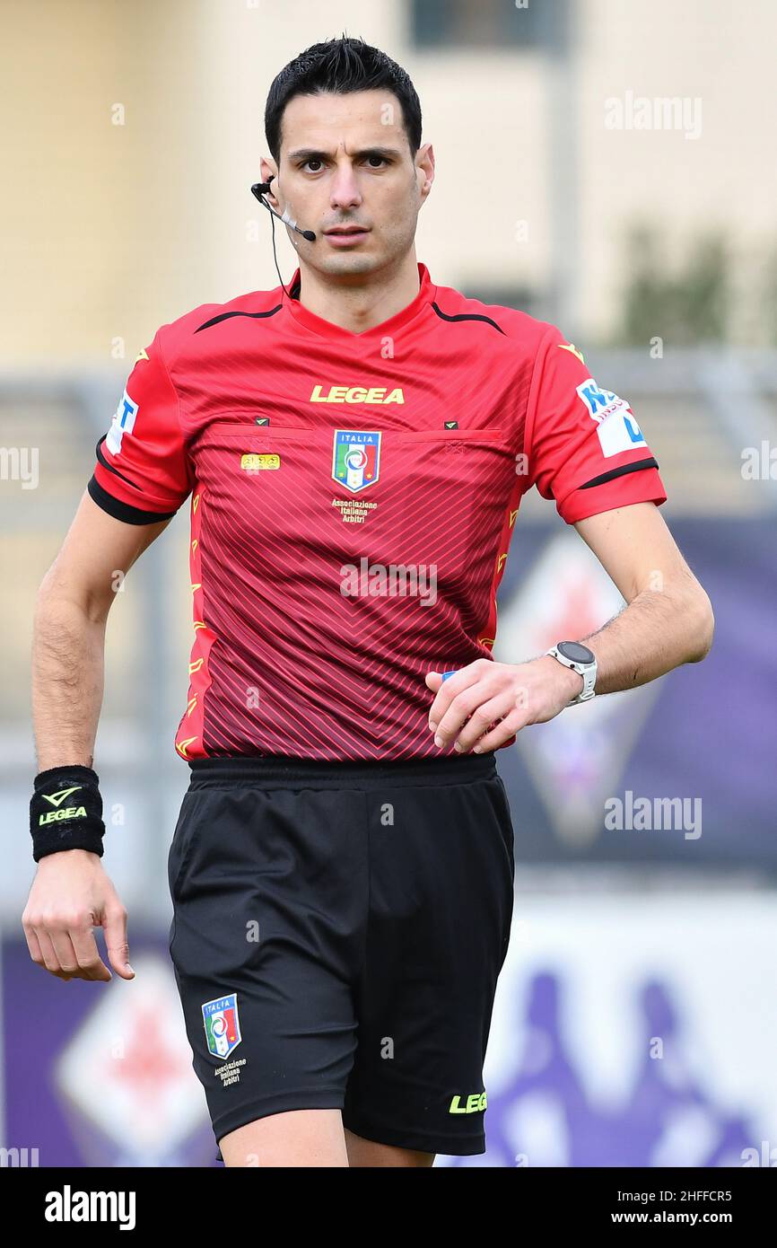 Mario cascone referee hi-res stock photography and images - Alamy