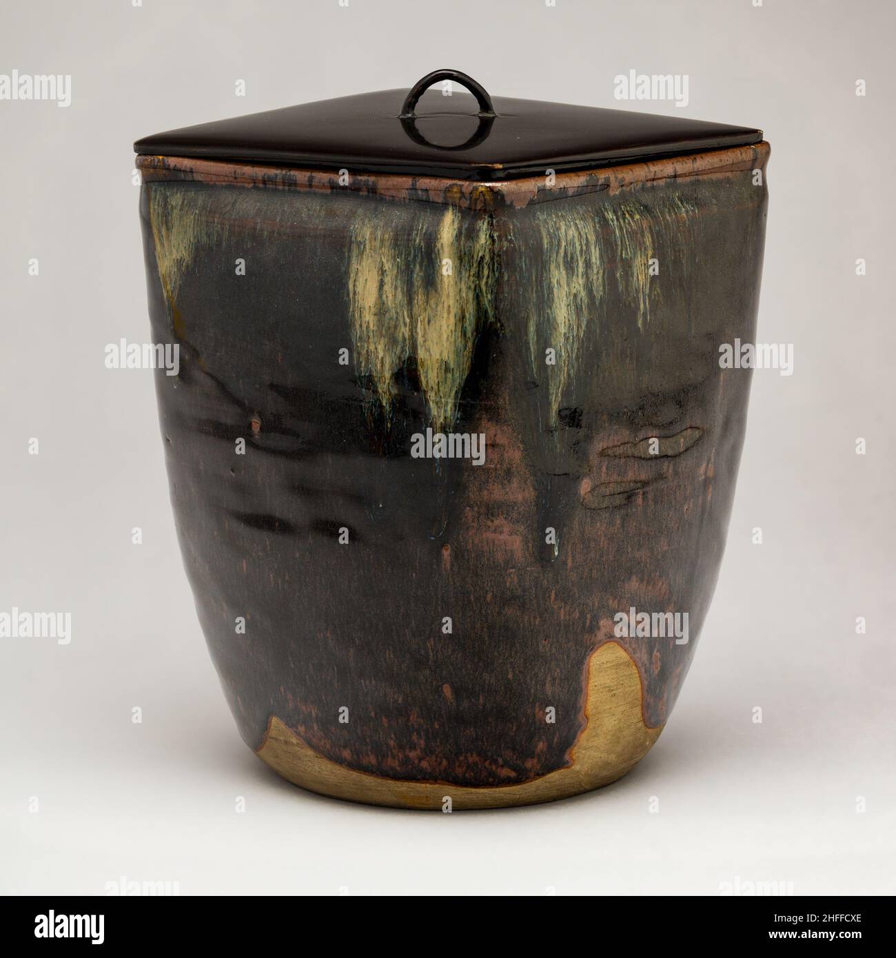 Water jar tea ceremony hi-res stock photography and images - Alamy