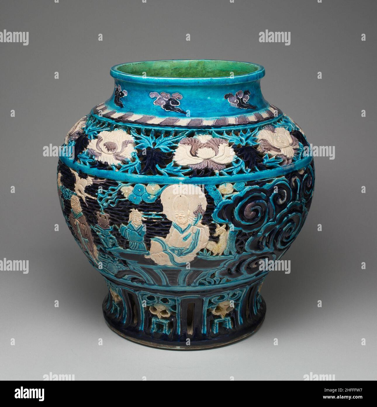 Chinese porcelain ming 16th century hi-res stock photography and images ...