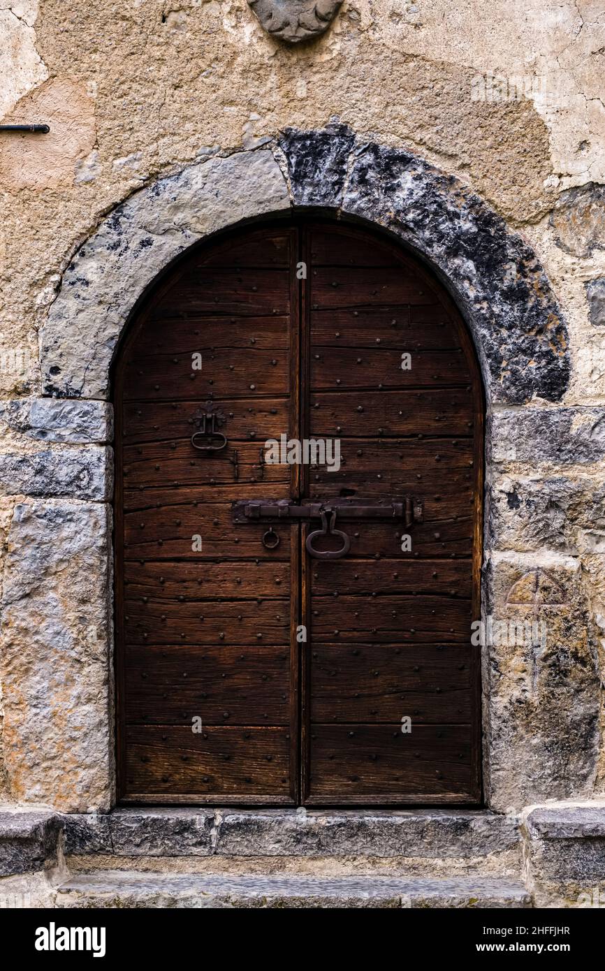 Medieval door lock hi-res stock photography and images - Alamy