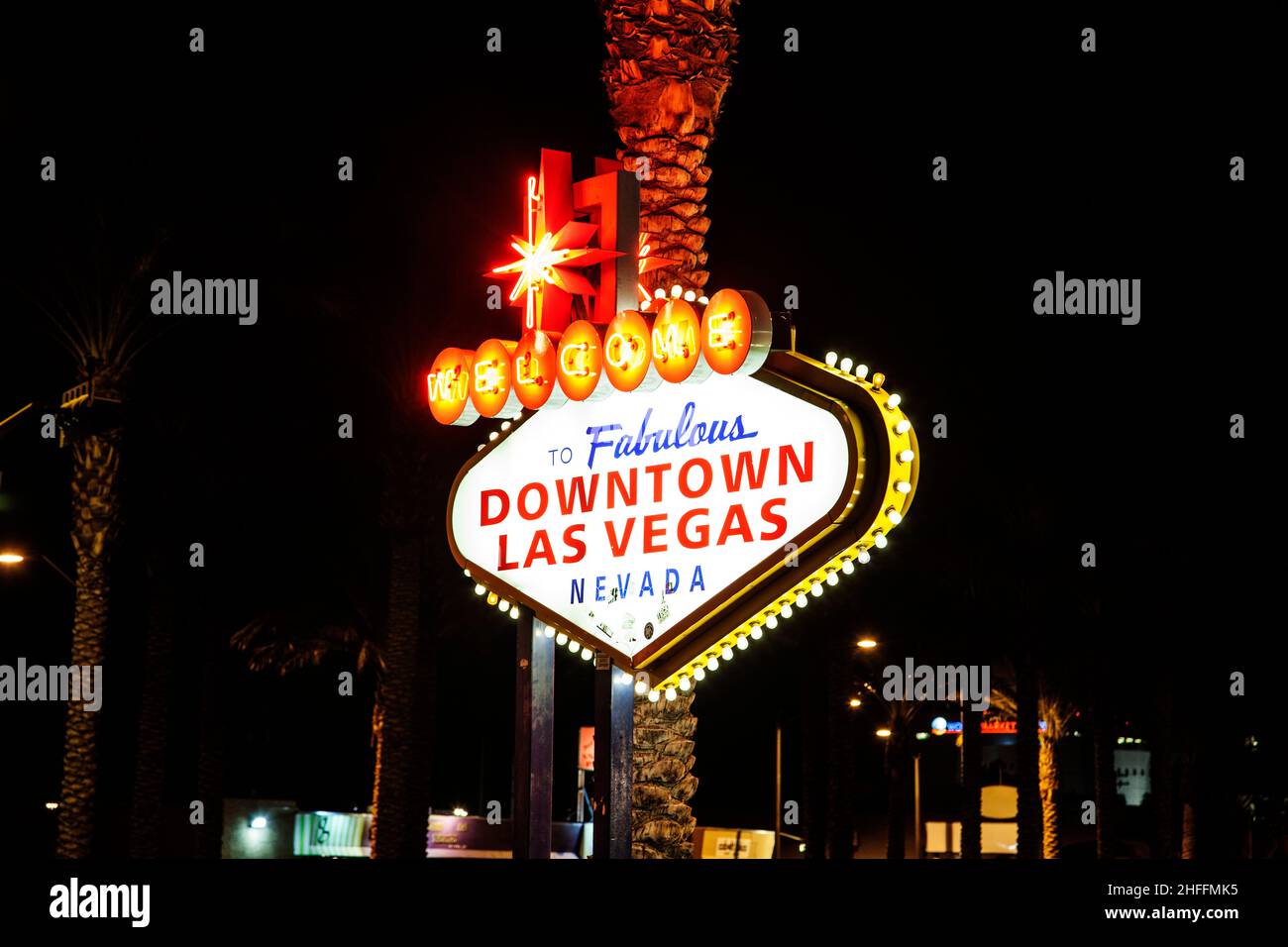 The downtown Las Vegas Welcome sign at night Stock Photo - Alamy