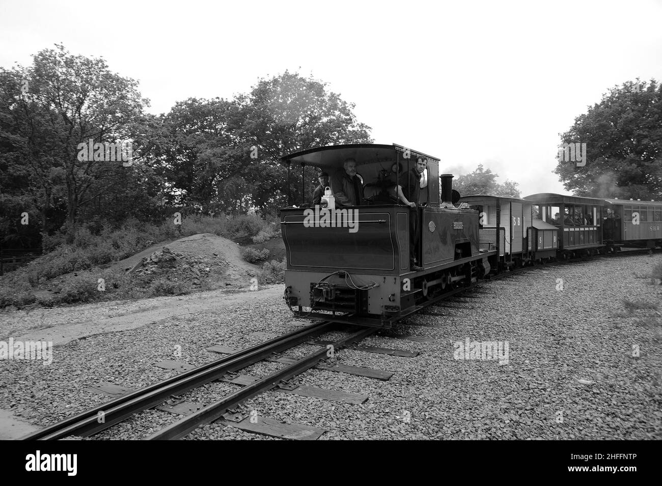 "Isibutu" leaving Oak Tree Halt with a train for the balloon loop Stock ...