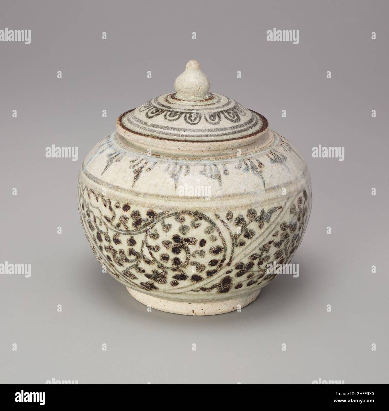 Sawankhalok Ware Covered Box with Lotus Bud Knob, 14th/15th century ...