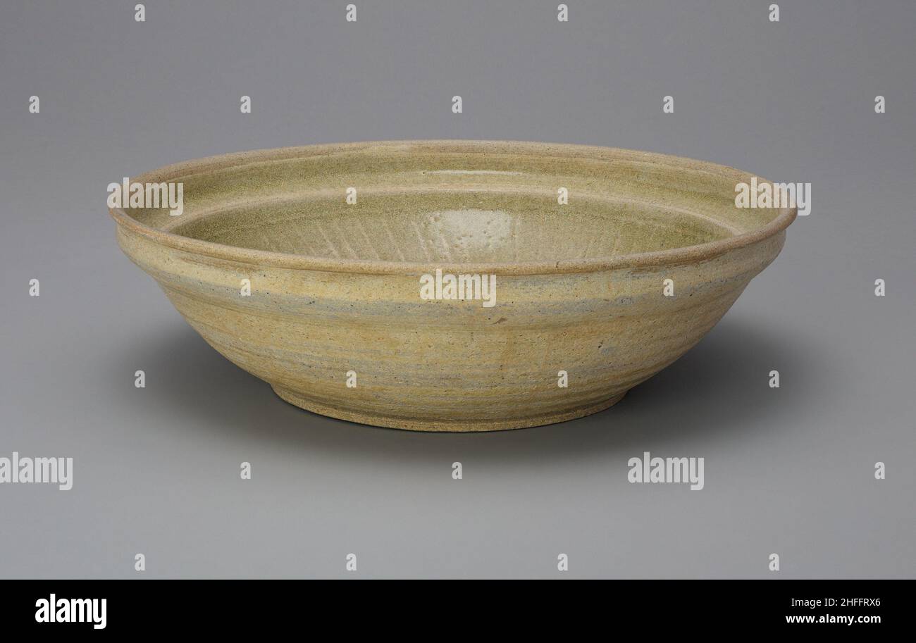 Dish with Incised Fan Pattern, 14th century Stock Photo - Alamy