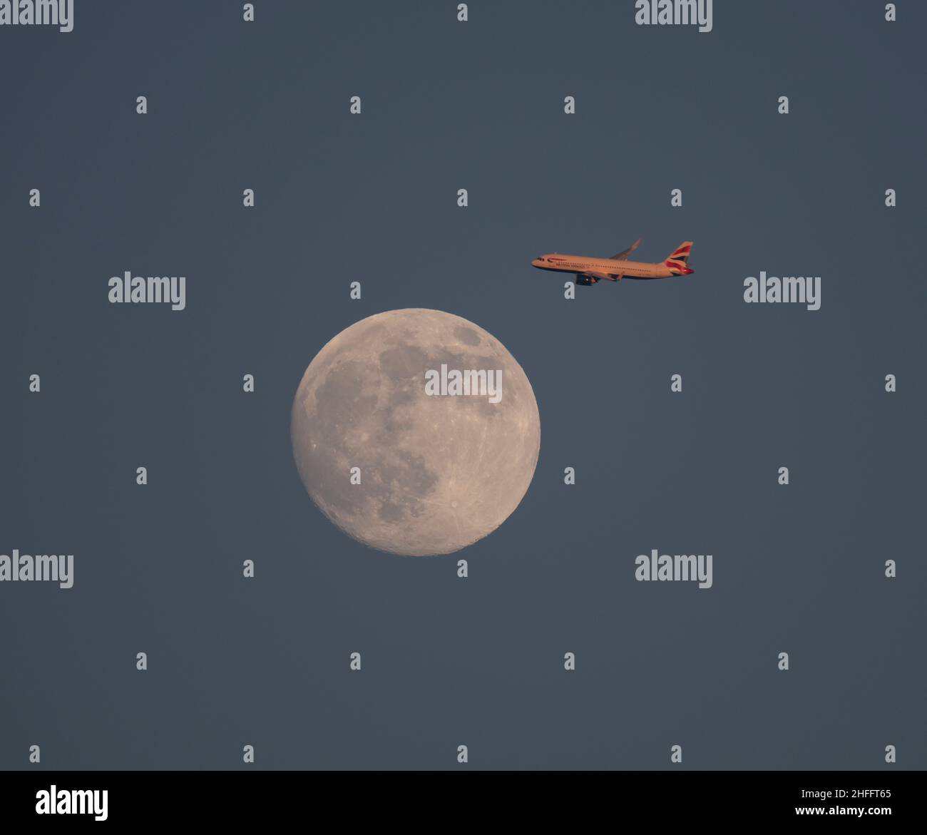 London, UK. 16 January 2022. Early evening British Airways flight from ...