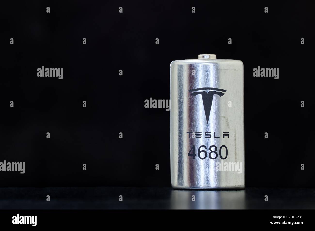 New 4680 cell Tesla battery cell with new chemistry, St. Petersburg ...