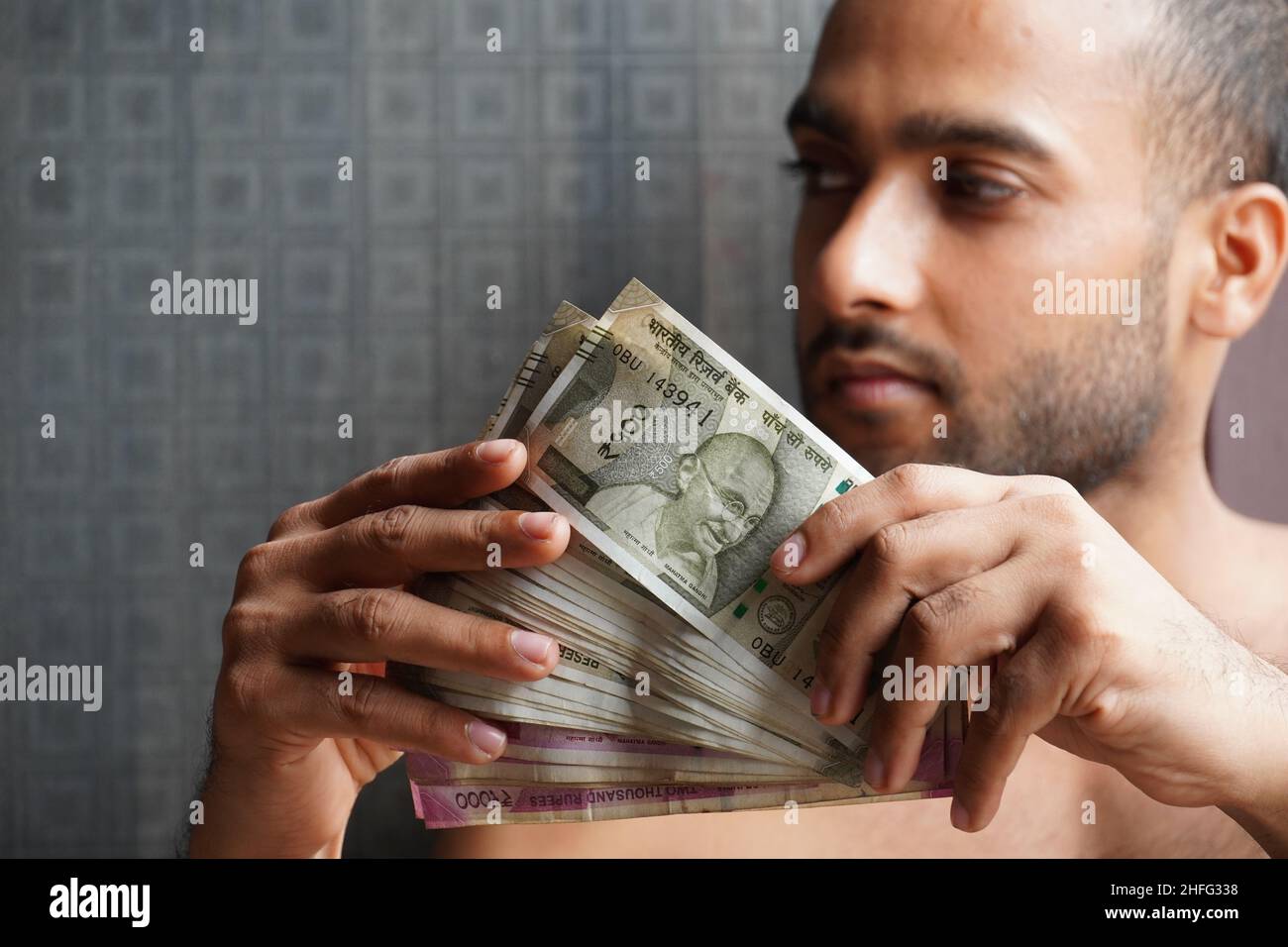man with cash money Stock Photo - Alamy