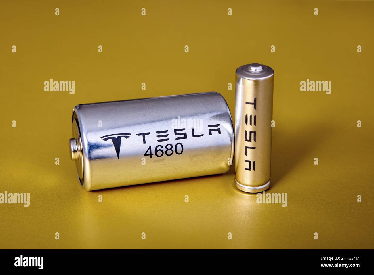 4680 battery cell hi-res stock photography and images - Alamy