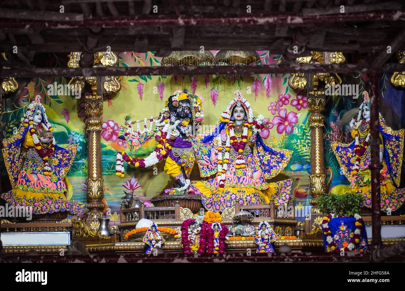 Radha krishna statue hi-res stock photography and images - Alamy