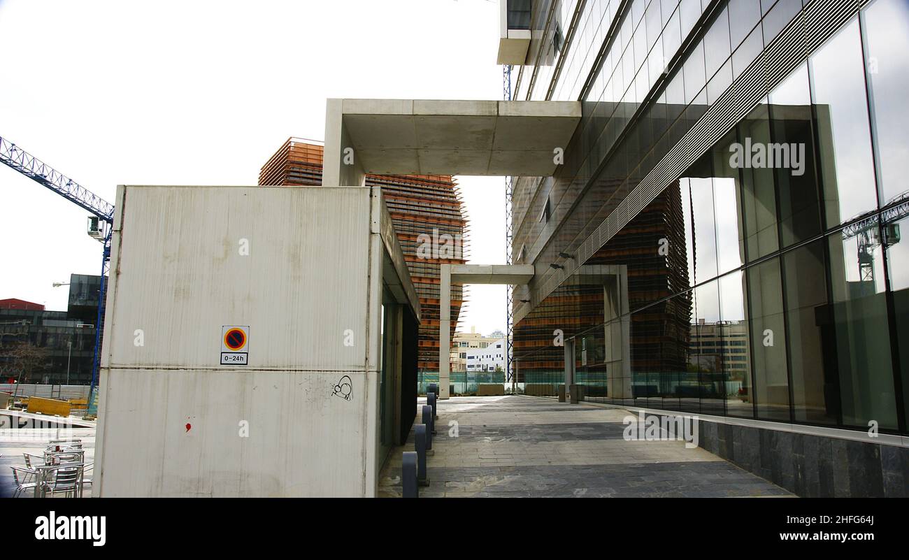 Facades facades diagonal hi-res stock photography and images - Alamy