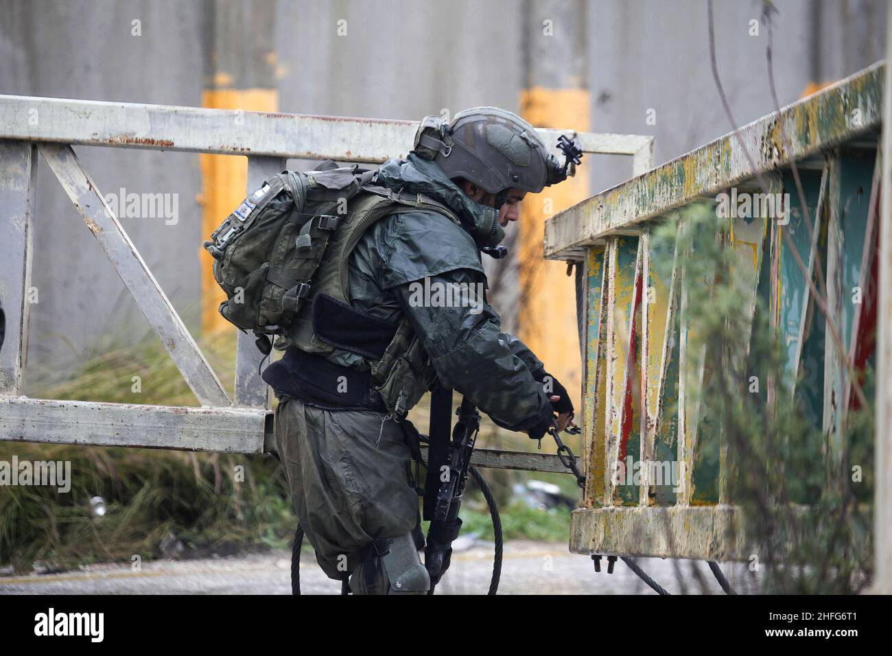 Jewish settlers armed weapons hi-res stock photography and images - Alamy