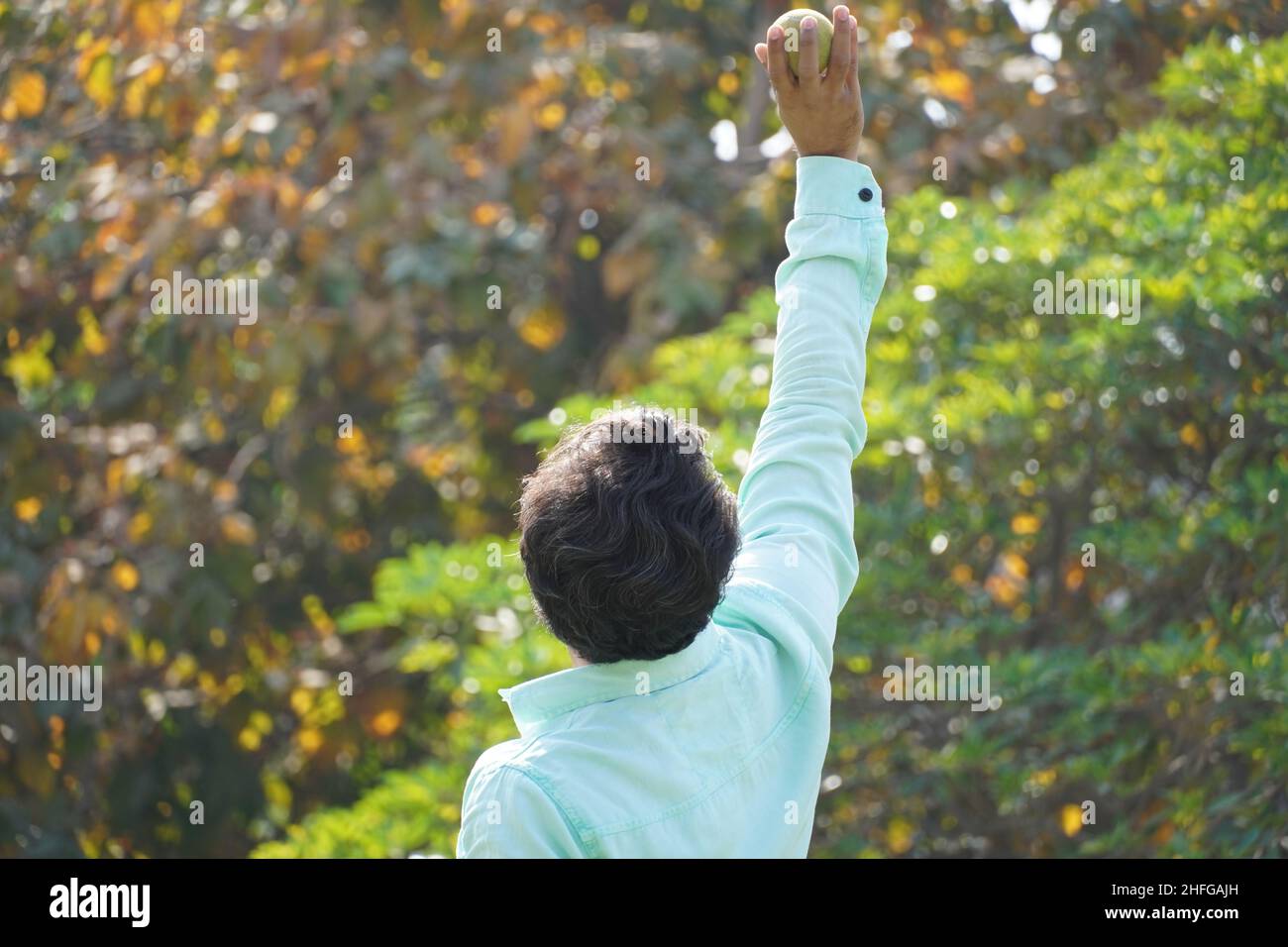 Man catching ball hi-res stock photography and images - Alamy