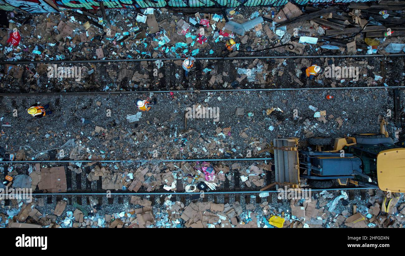 Image of an amazon packages hi-res stock photography and images - Alamy