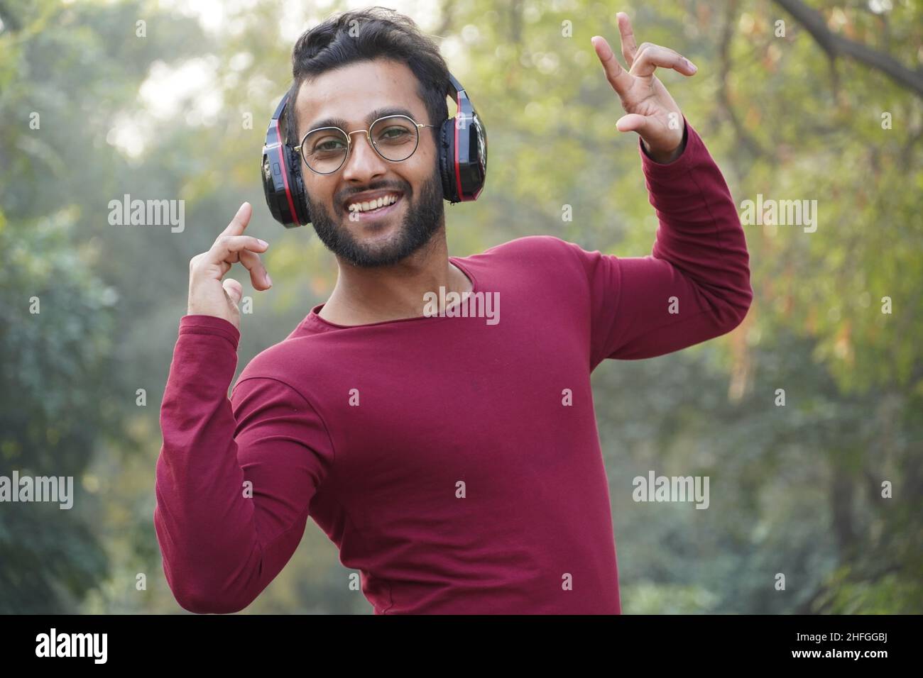 Boy sing hi-res stock photography and images - Alamy