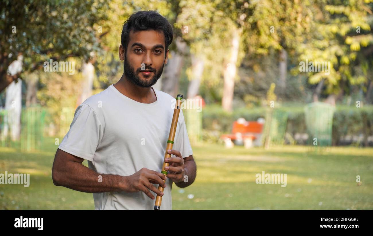 Female bansuri player hi-res stock photography and images - Alamy