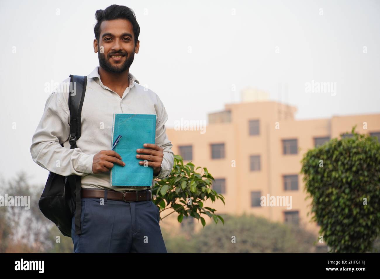 Student standing outside hi-res stock photography and images - Alamy