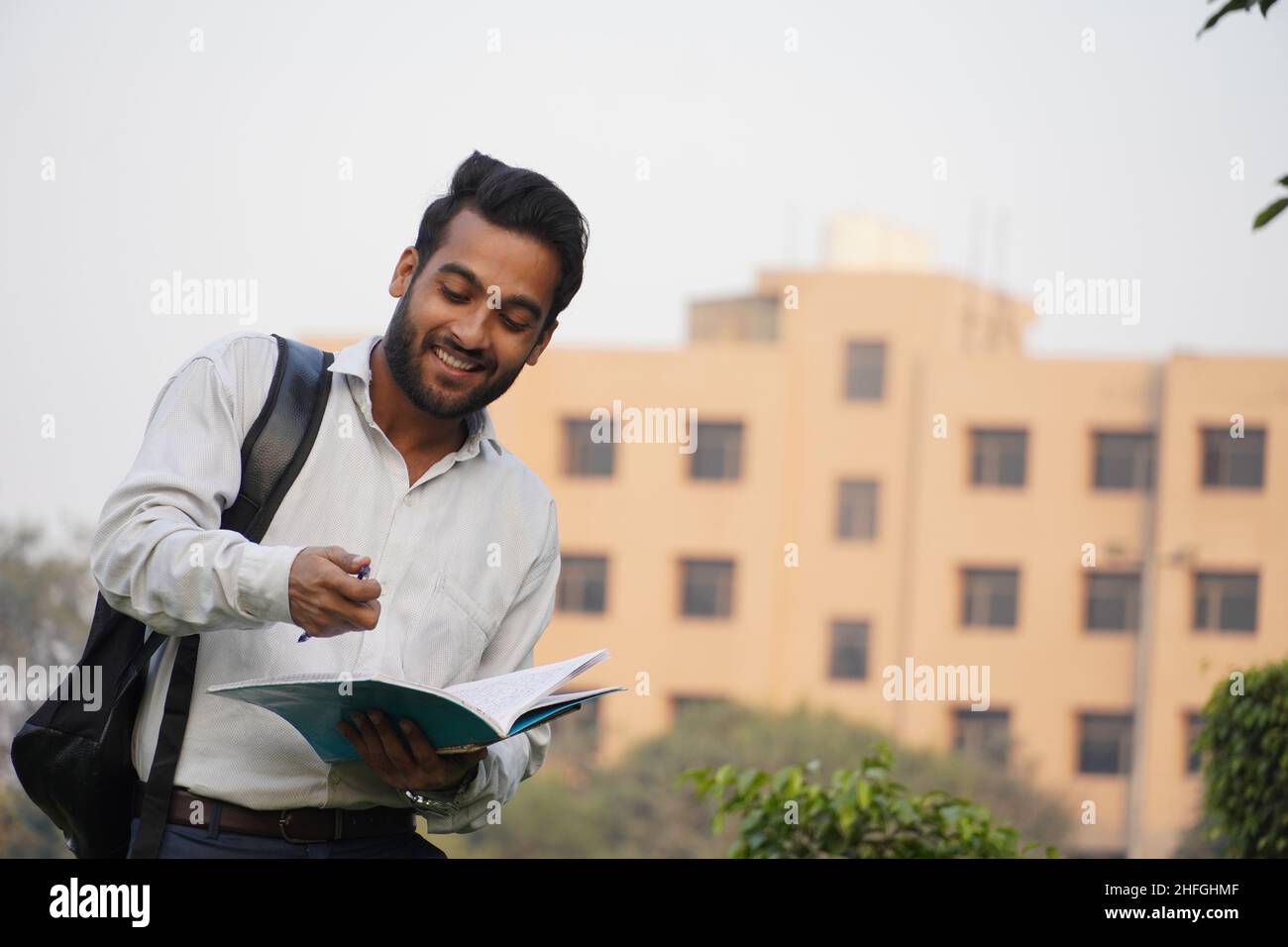 Student standing outside hi-res stock photography and images - Alamy