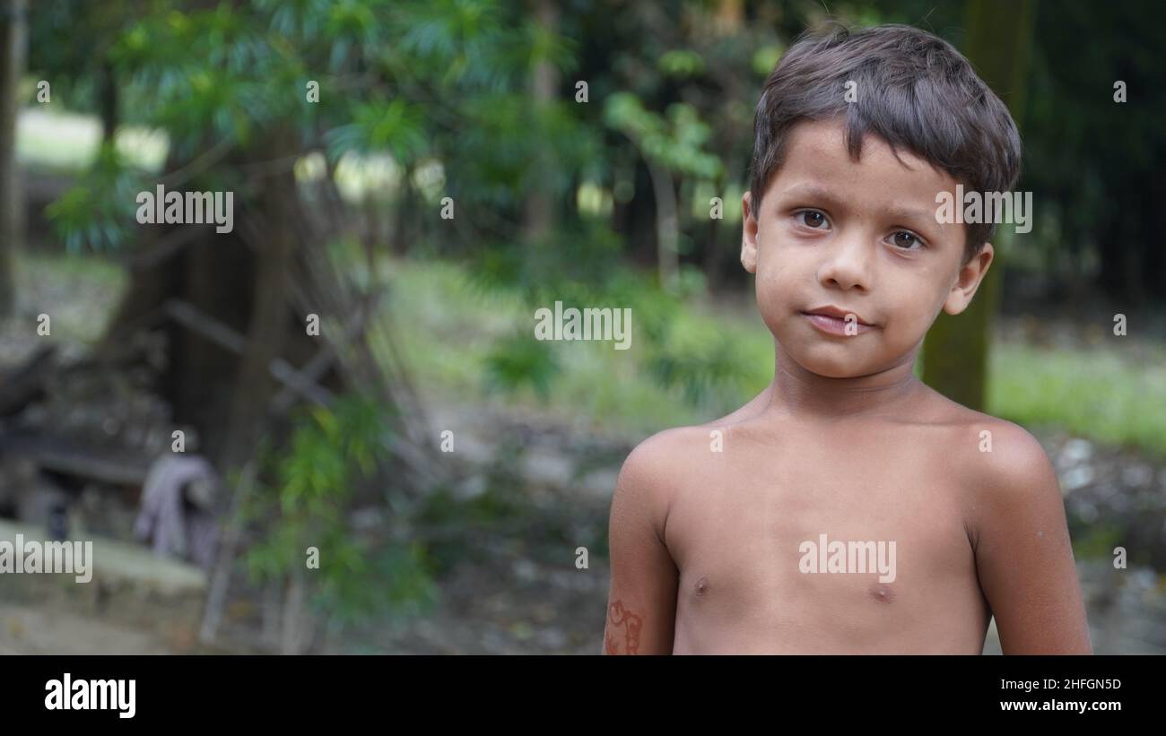 Poor homeless kids hi-res stock photography and images - Alamy