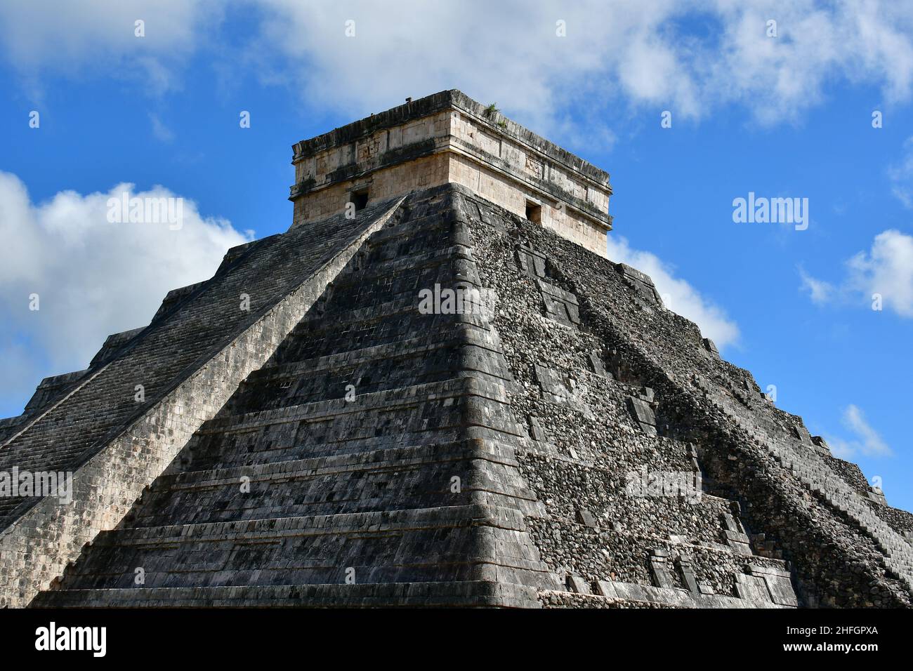 La Pirámide, Temple of Kukulcán (Templo de Kukulkán - El Castillo ...