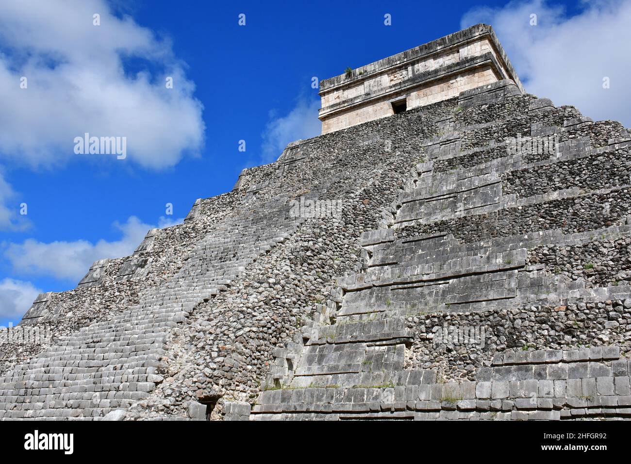 La Pirámide, Temple of Kukulcán (Templo de Kukulkán - El Castillo ...