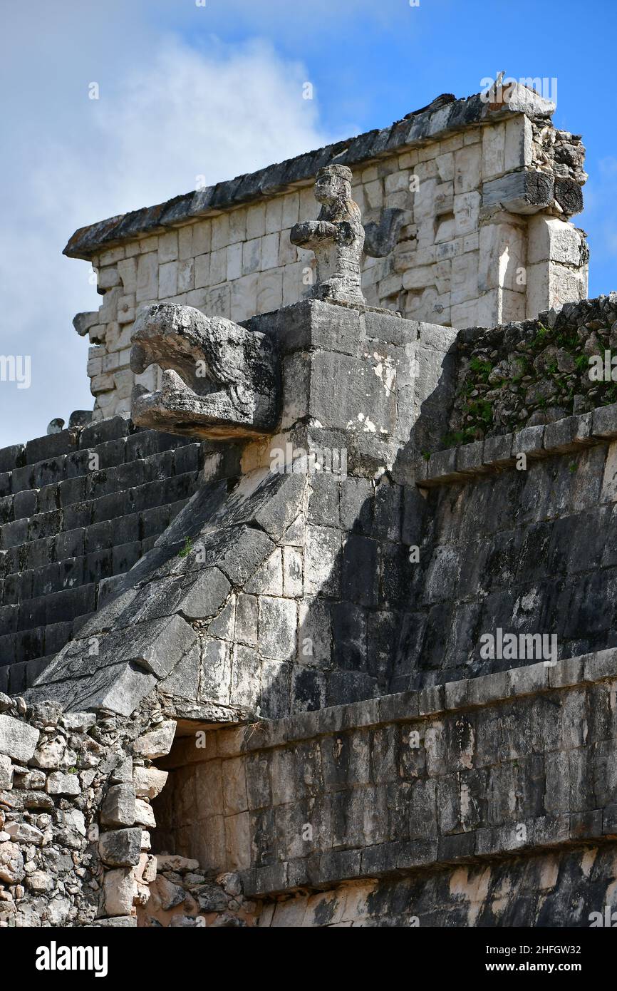Warrior and serpent head, Temple of the Warriors (Templo de los ...
