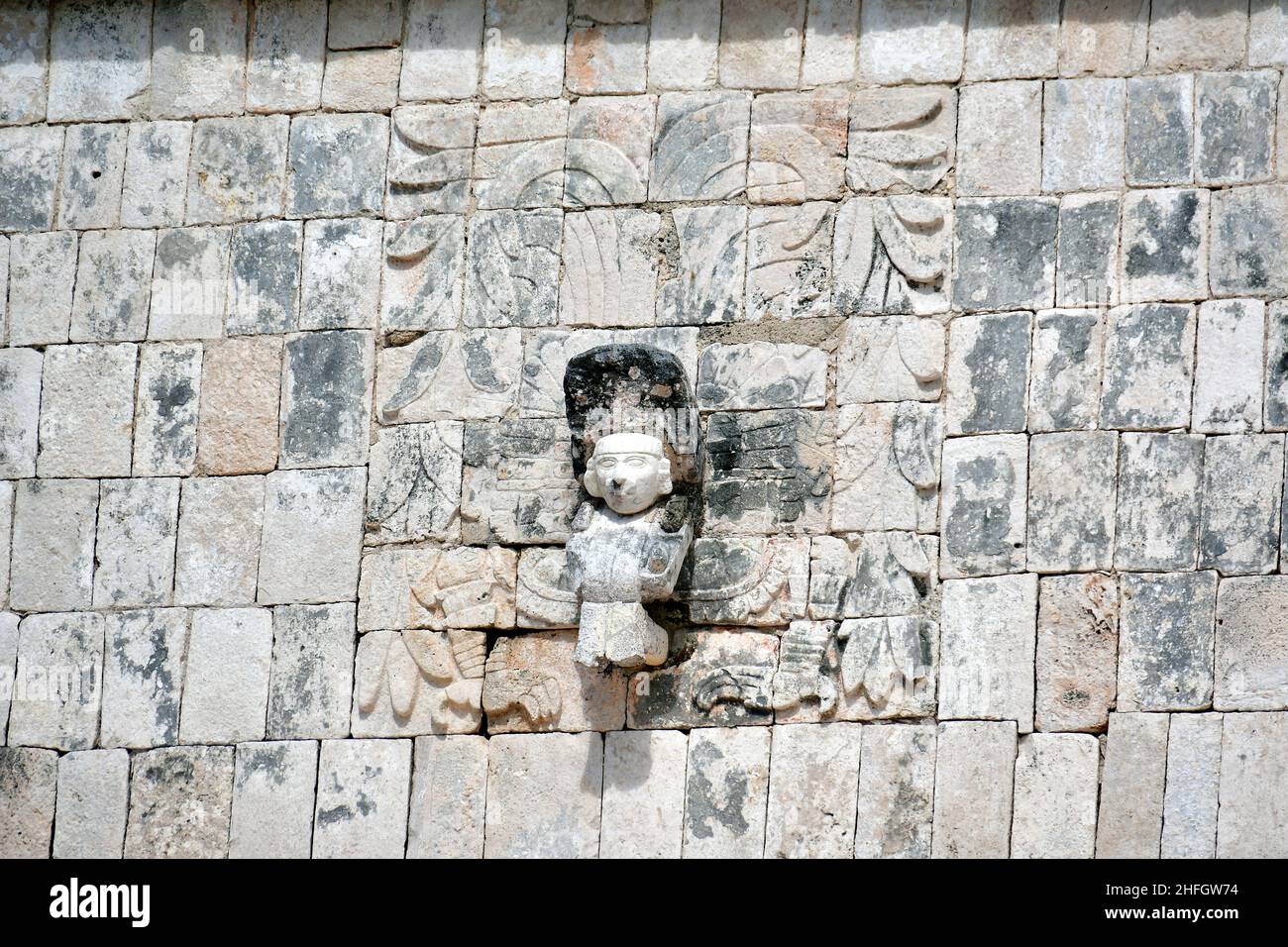 Temple of the Warriors (Templo de los Guerreros), Chichén Itzá, Yucatán ...