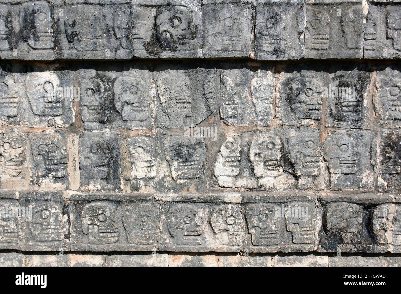 Tzompantli, or Skull Platform (Plataforma de los Cráneos), Chichén Itzá ...